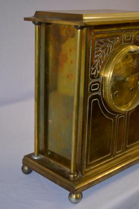 Colonial Metal Cased Mantel Clock. Brass Price Guide